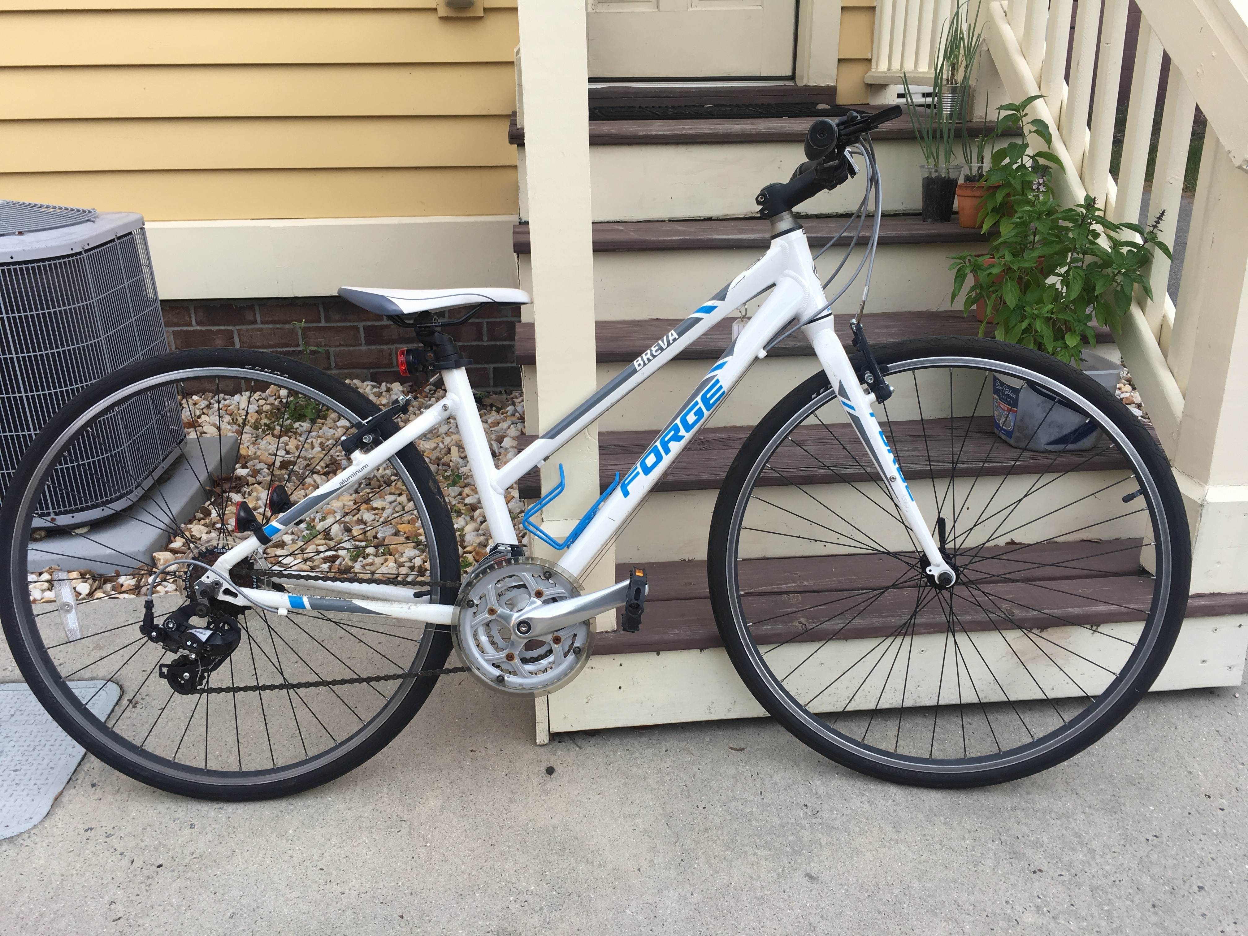 Stolen Forge Bikes Forge Breva Female Fitness 28"