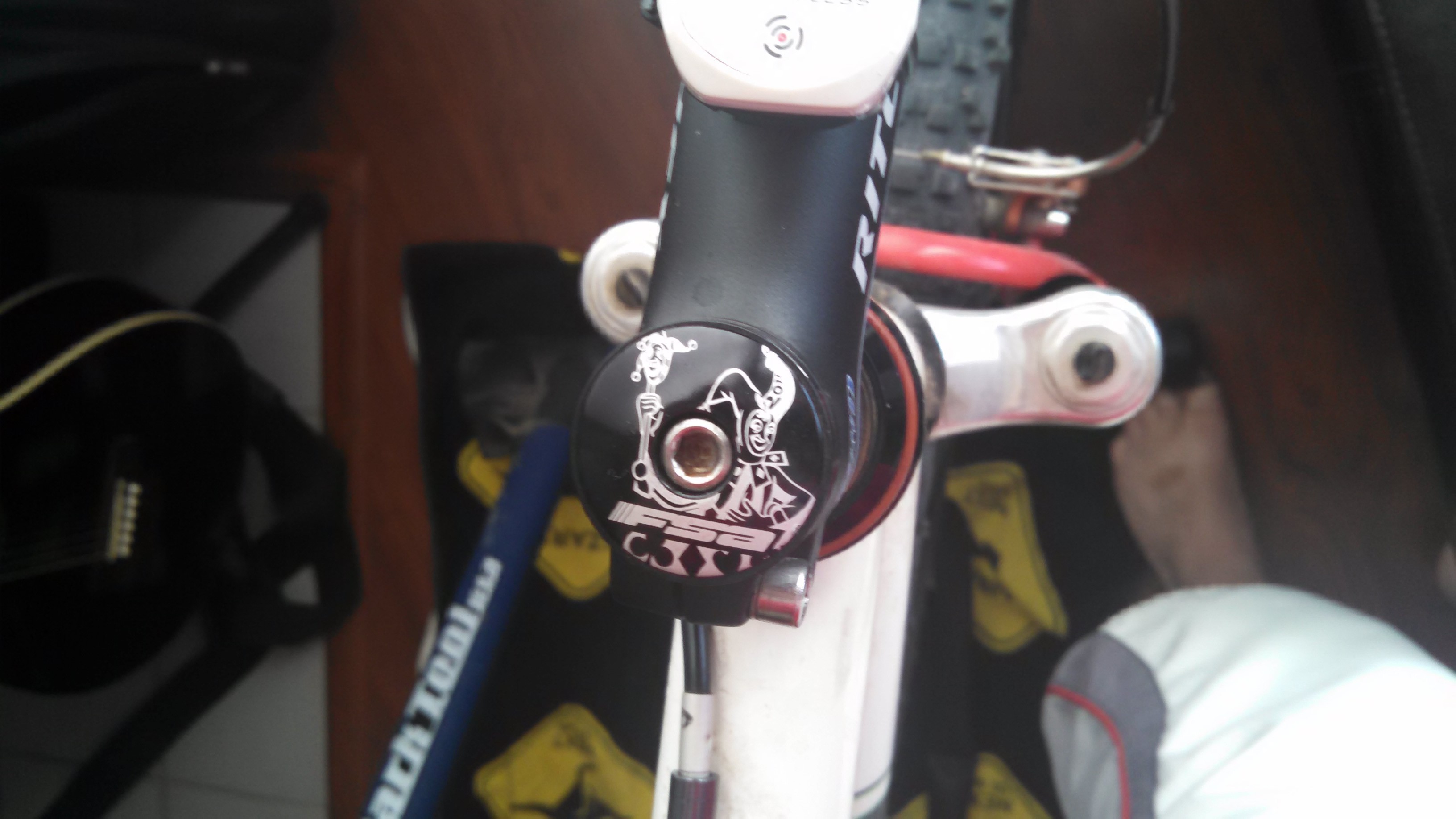 2000 Kona Explosif Scandium