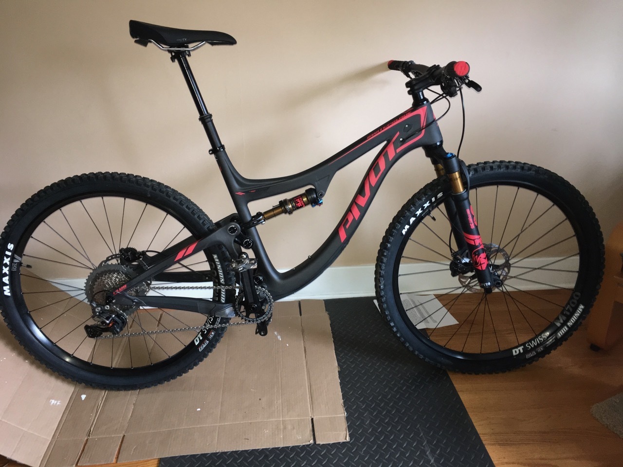 2017 Pivot Switchblade Carbon