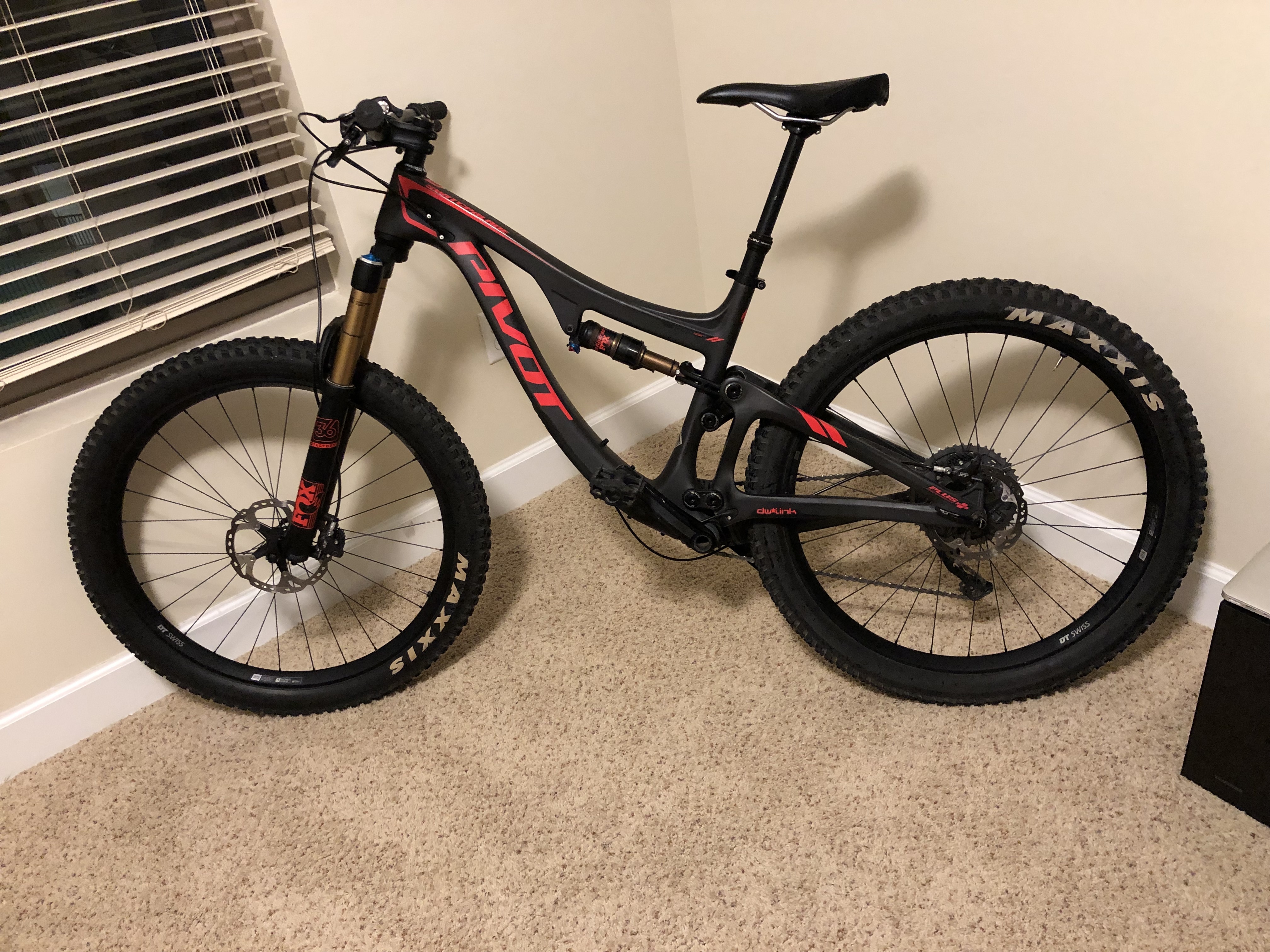 2017 Pivot Switchblade