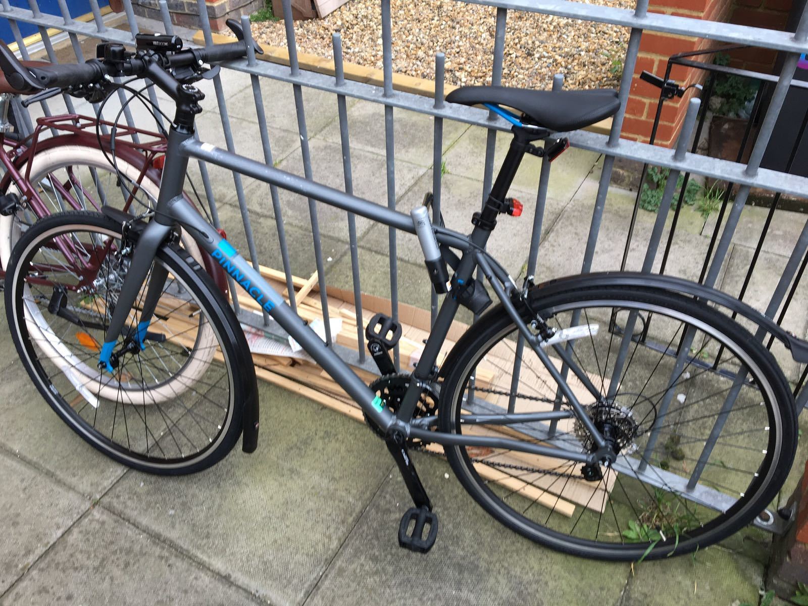 Stolen 2018 Pinnacle Neon