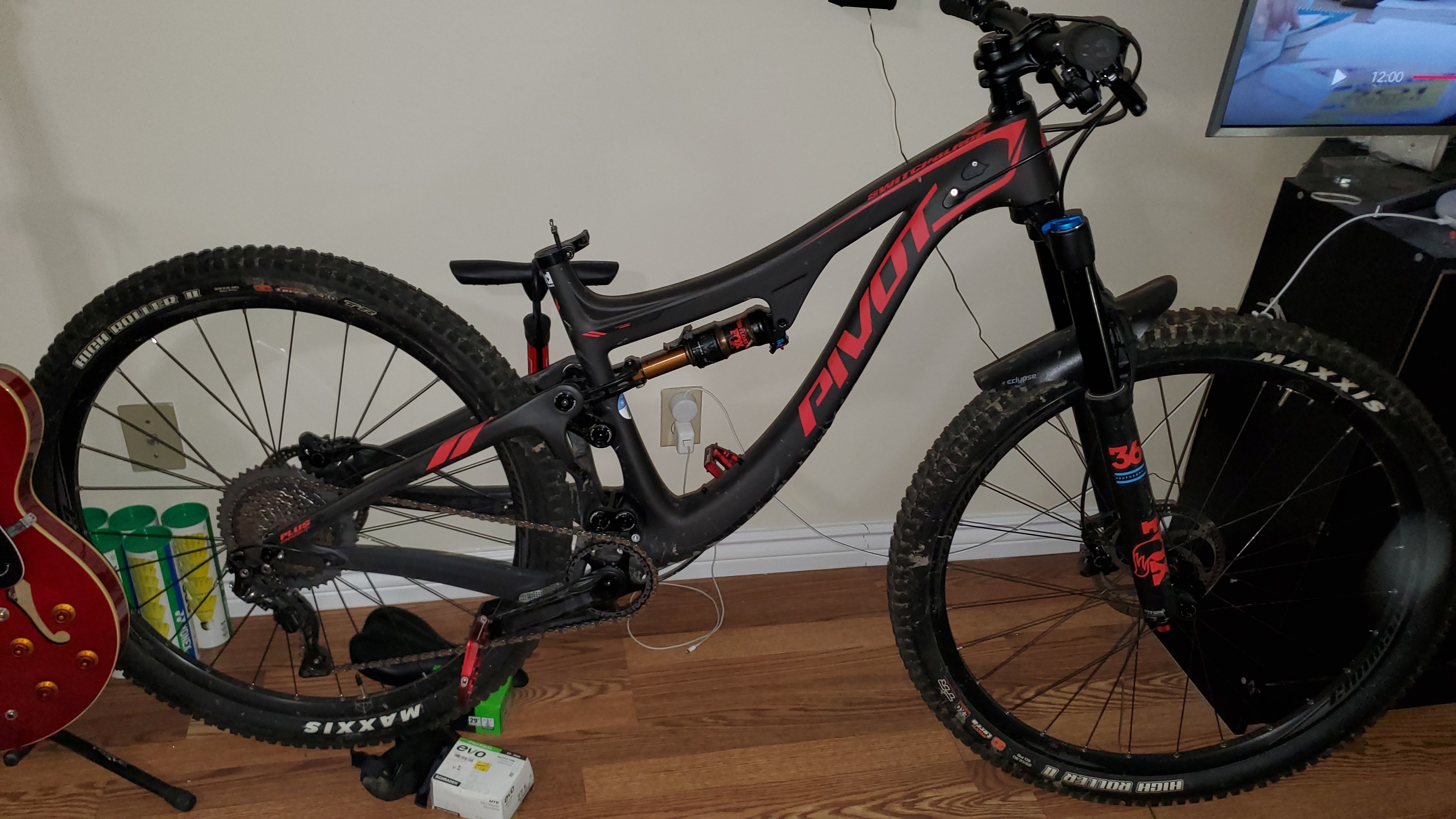 2017 Pivot Switchblade