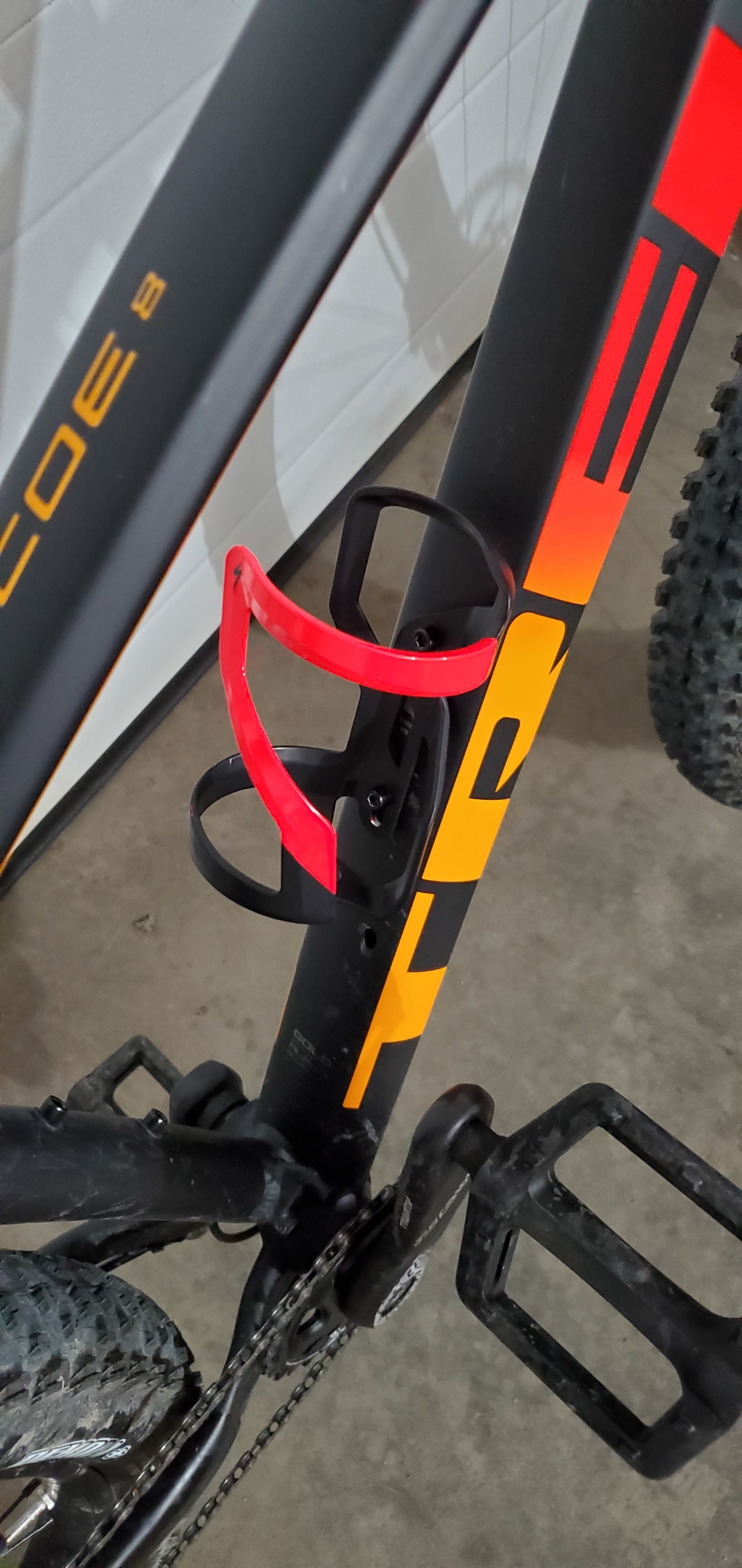 2020 Roscoe 8 Matte Black/Red Trek Roscoe 8 Bike - Medium