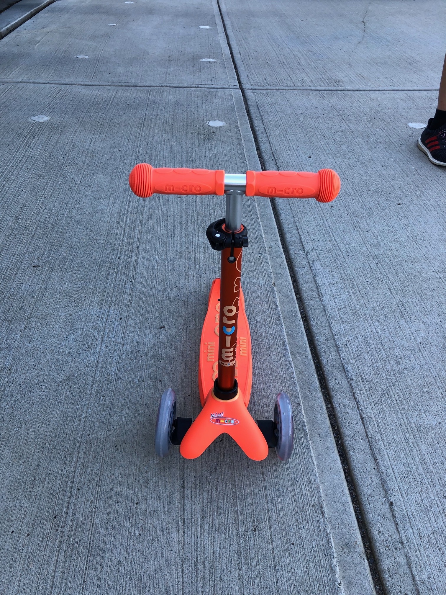2020 Micro Mini Micro Deluxe Kickboard e-scooter