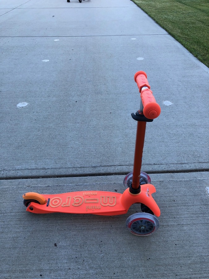 2020 Micro Mini Micro Deluxe Kickboard e-scooter
