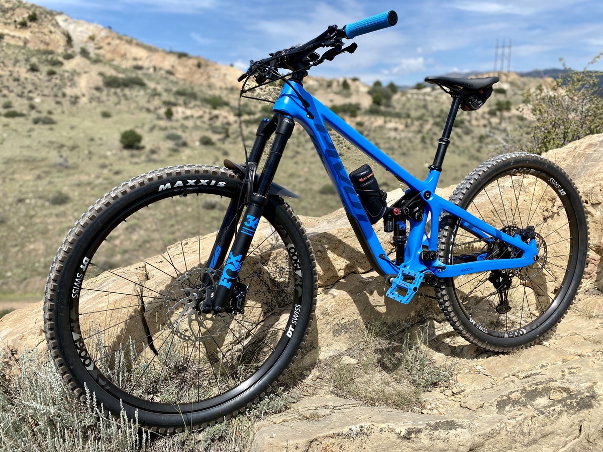 2020 Pivot Switchblade