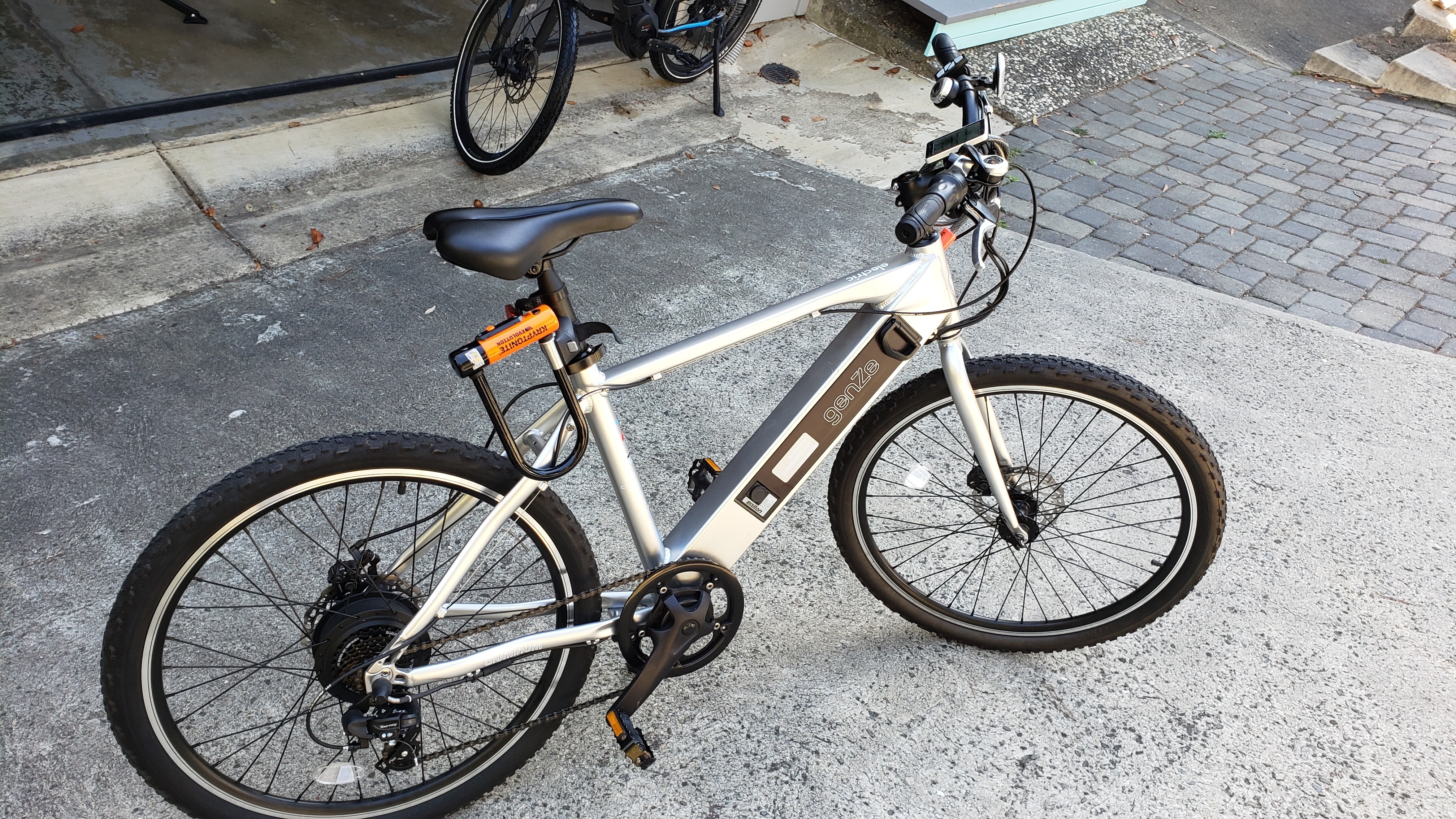 2018 GenZe E101