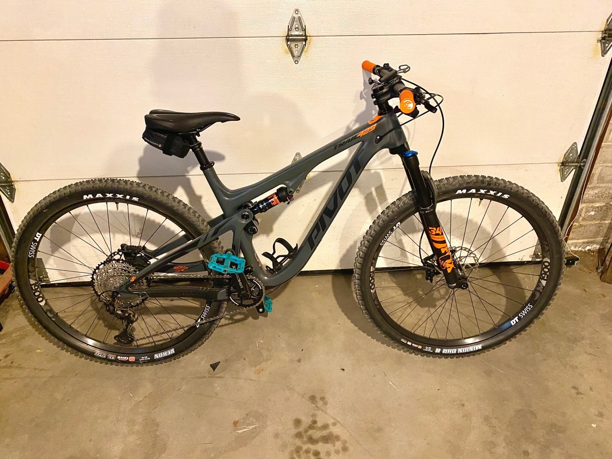 Stolen 2020 Pivot Trail 429