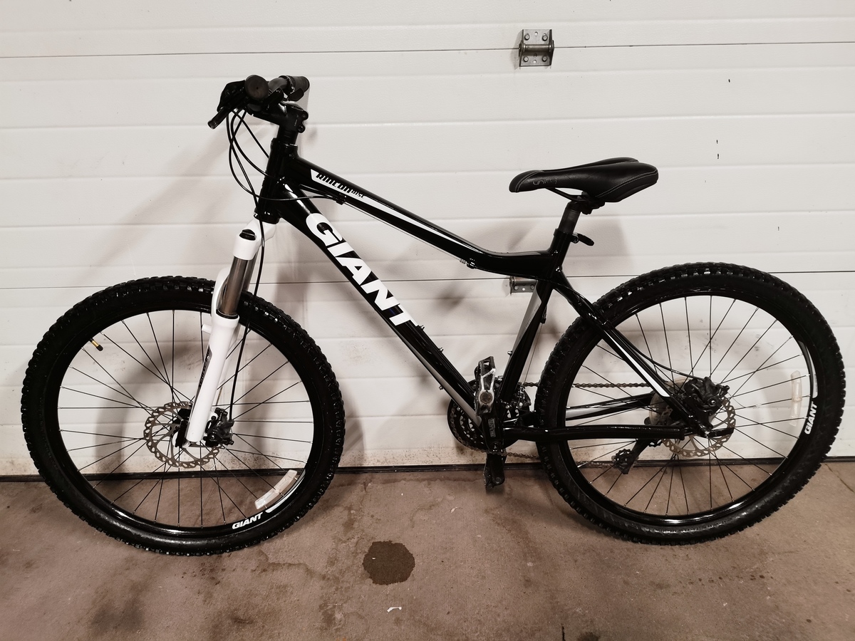 2010 Giant Rincon (Black)