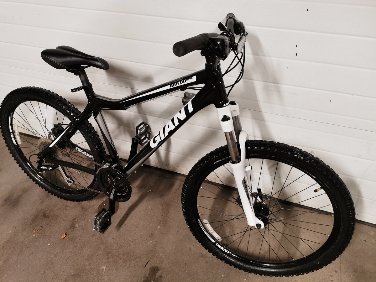 2010 Giant Rincon (Black)