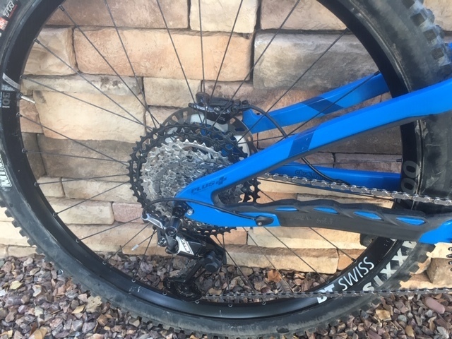 2021 Pivot Switchblade