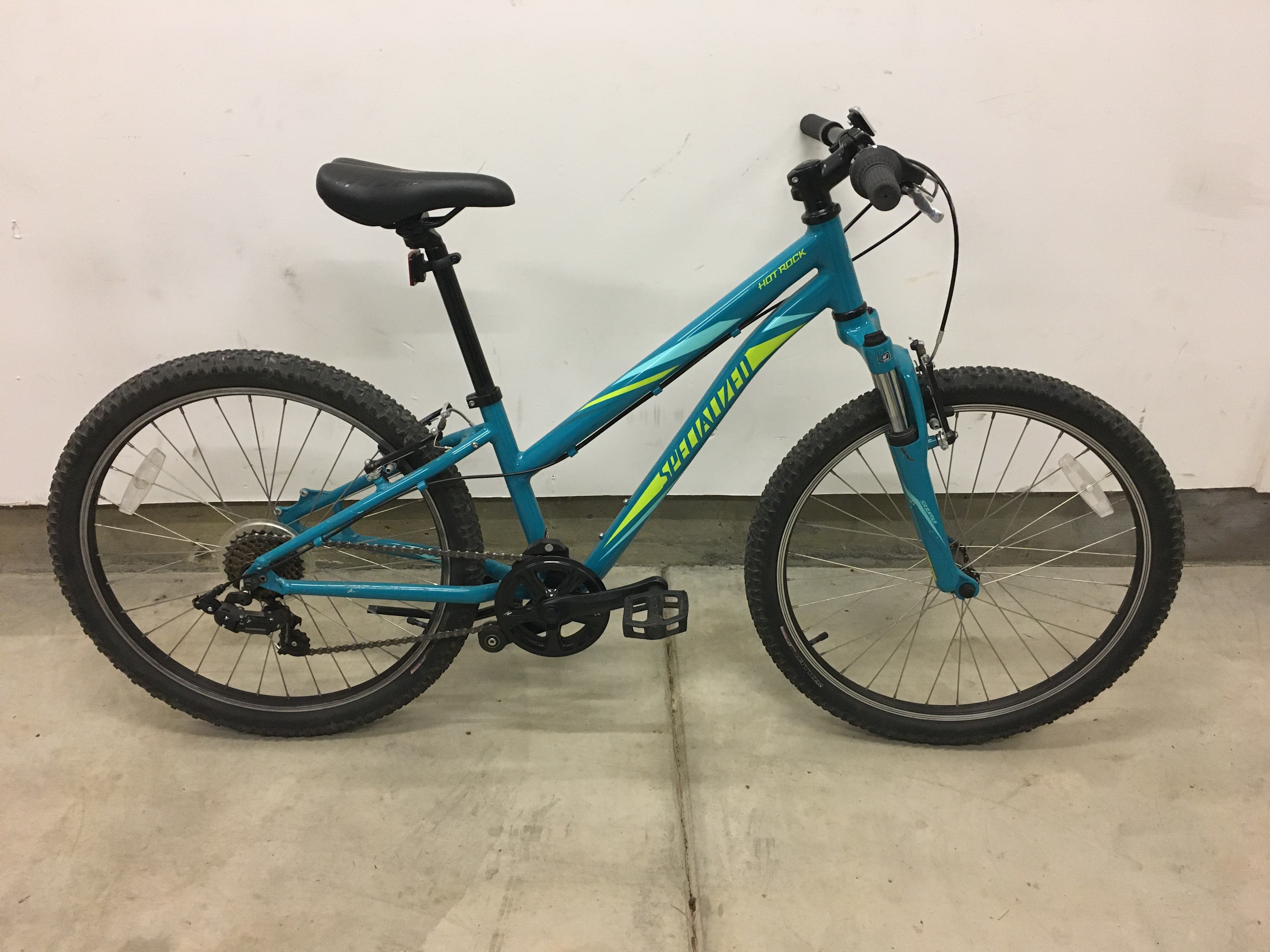 2016 Specialized Hotrock 24 7-speed Girls