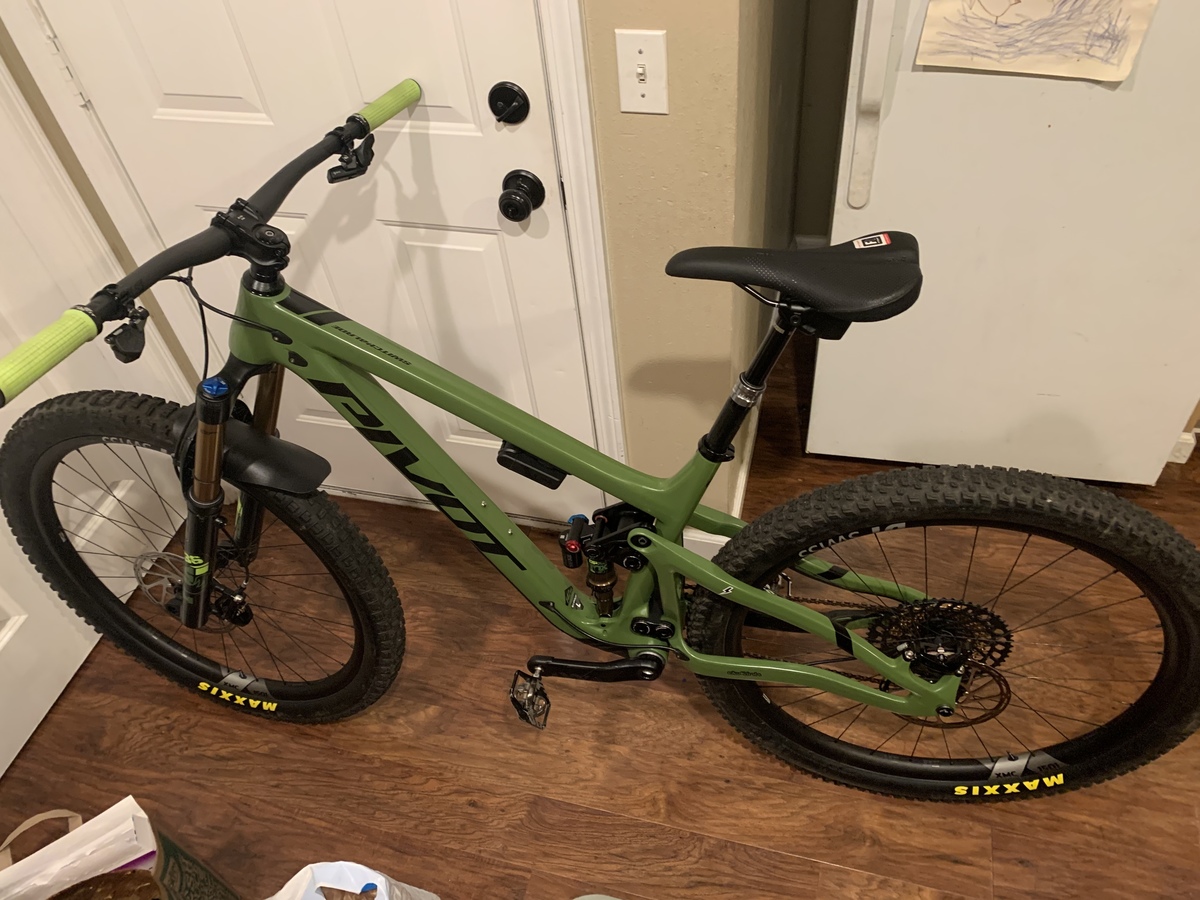 2020 Pivot Switchblade