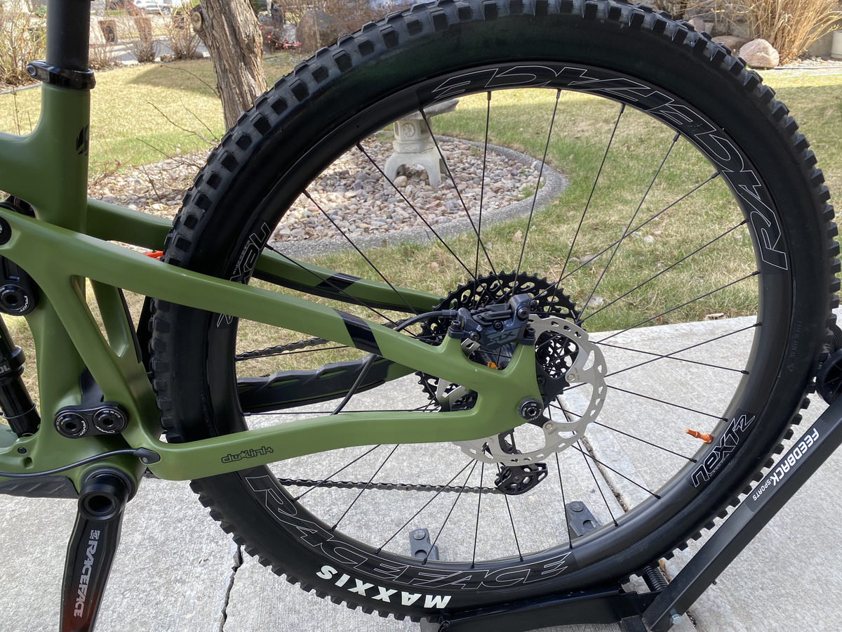 2020 Pivot Switchblade