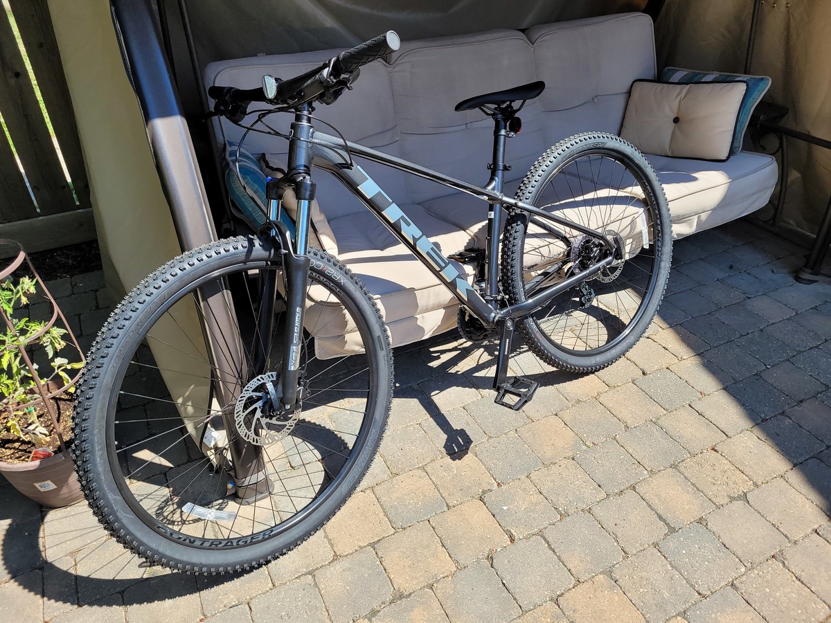 2022 Trek Marlin 5 Hardtail Mountain Bike Mediu...