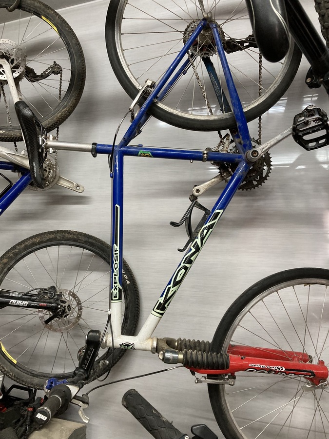 2000 Kona Explosif