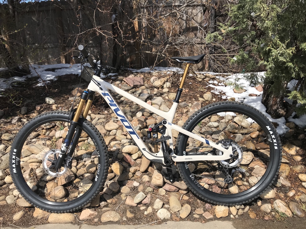 2021 Pivot Switchblade