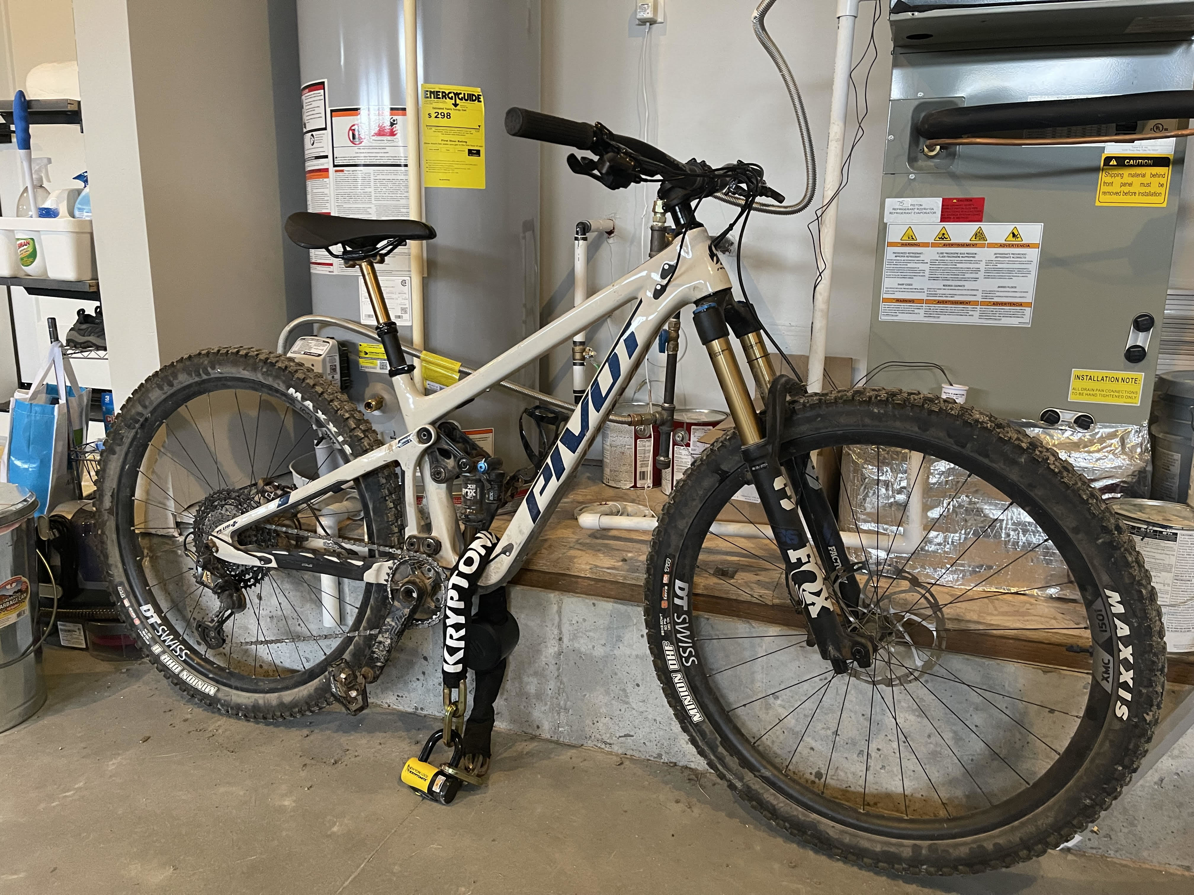 2021 Pivot Switchblade