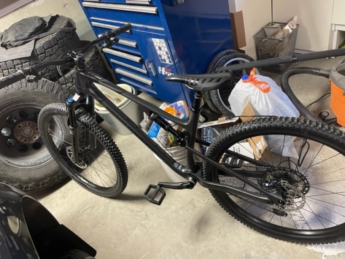 2022 Rocky Mountain Bicycles Element