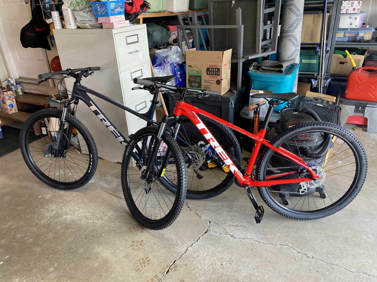 2022 Trek Marlin 5 Radioactive