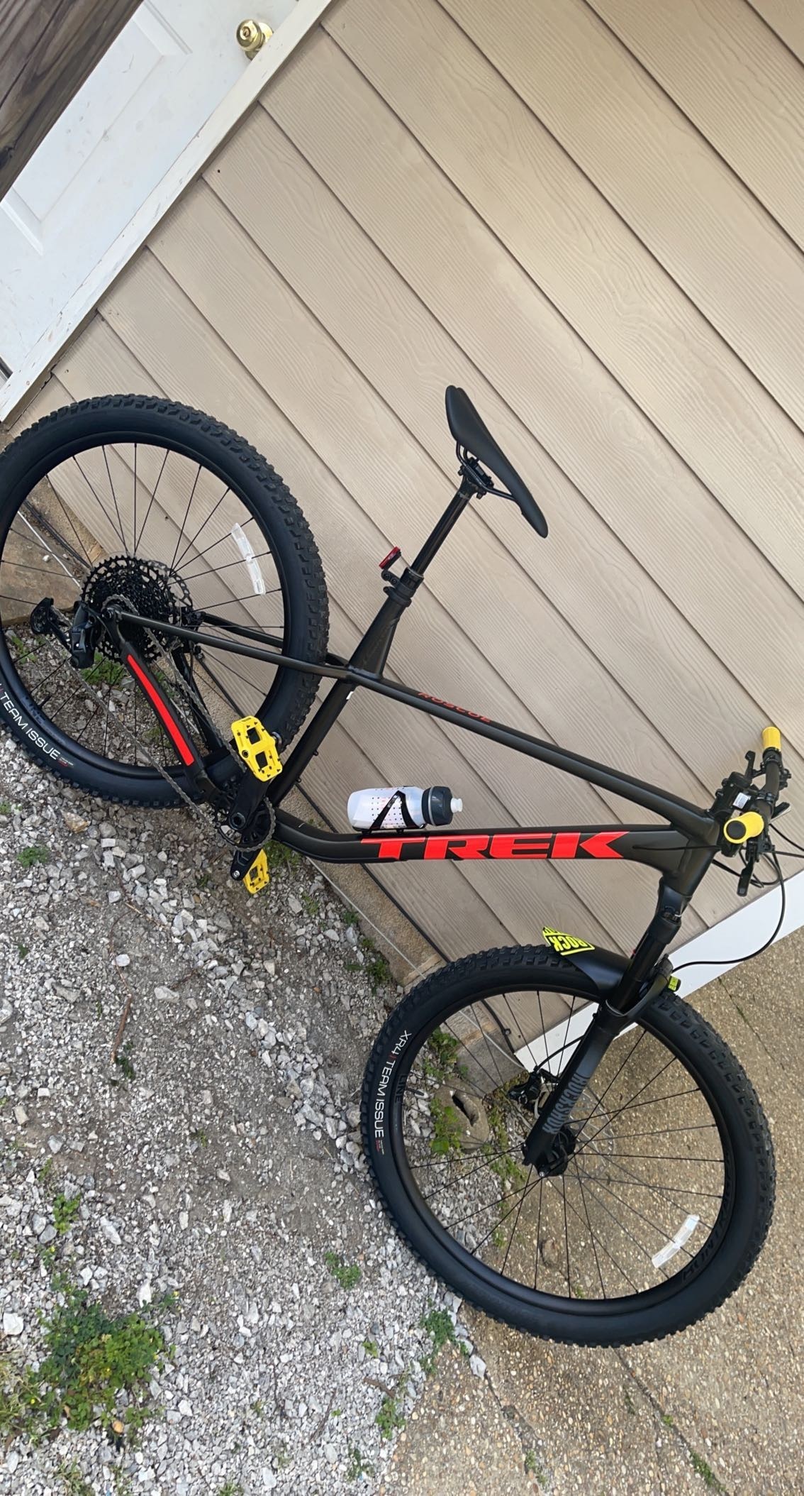 2022 Trek Roscoe 8