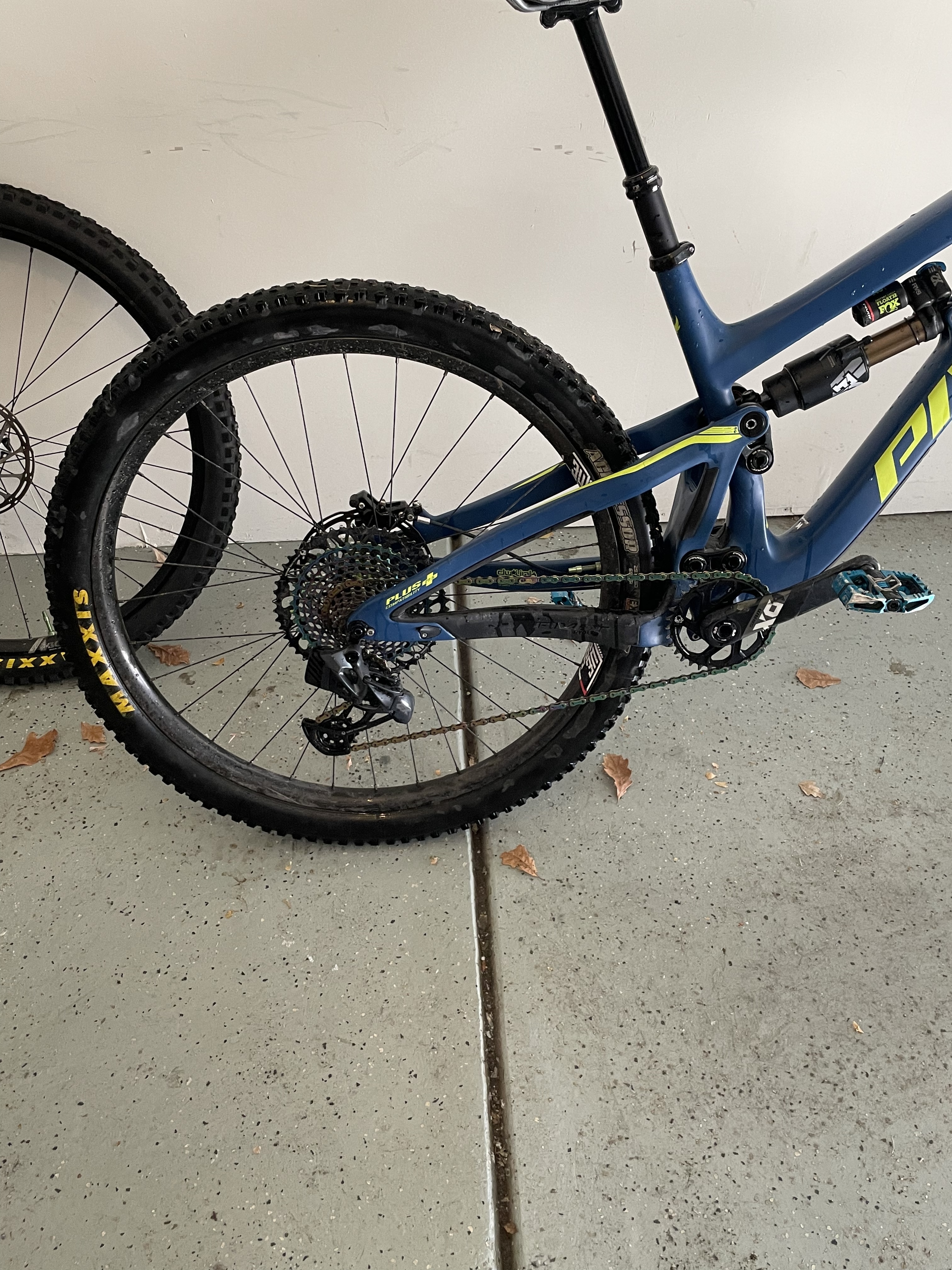 Stolen 2020 Pivot Firebird 29