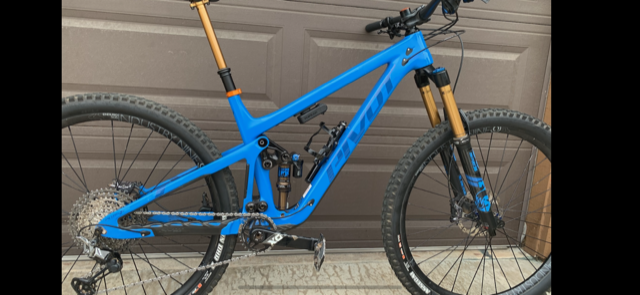 2020 Pivot Switchblade