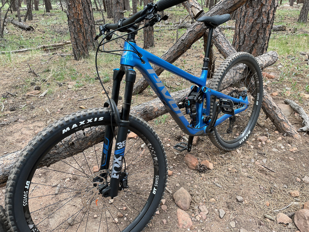 2022 Pivot Switchblade