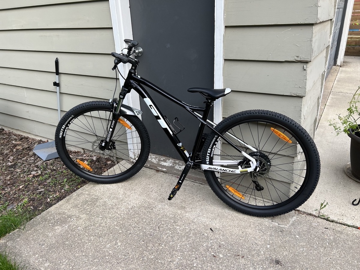 2022 GT Bicycles Avalanche Comp Medium