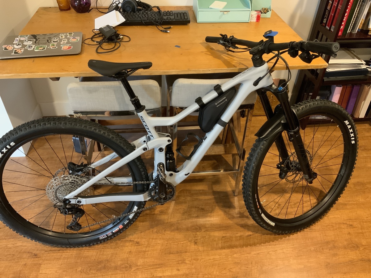 2022 SCOTT Genius 920 Medium Pantone