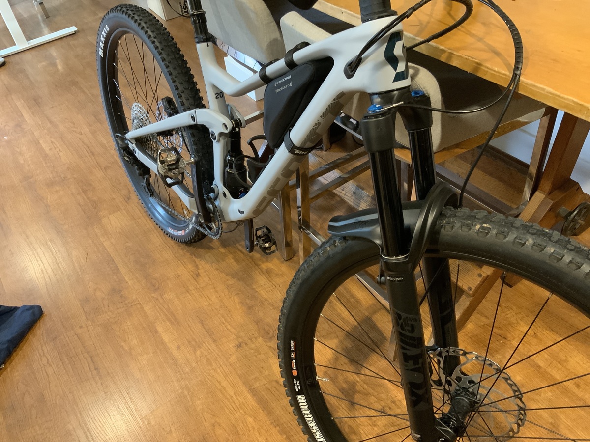 2022 SCOTT Genius 920 Medium Pantone