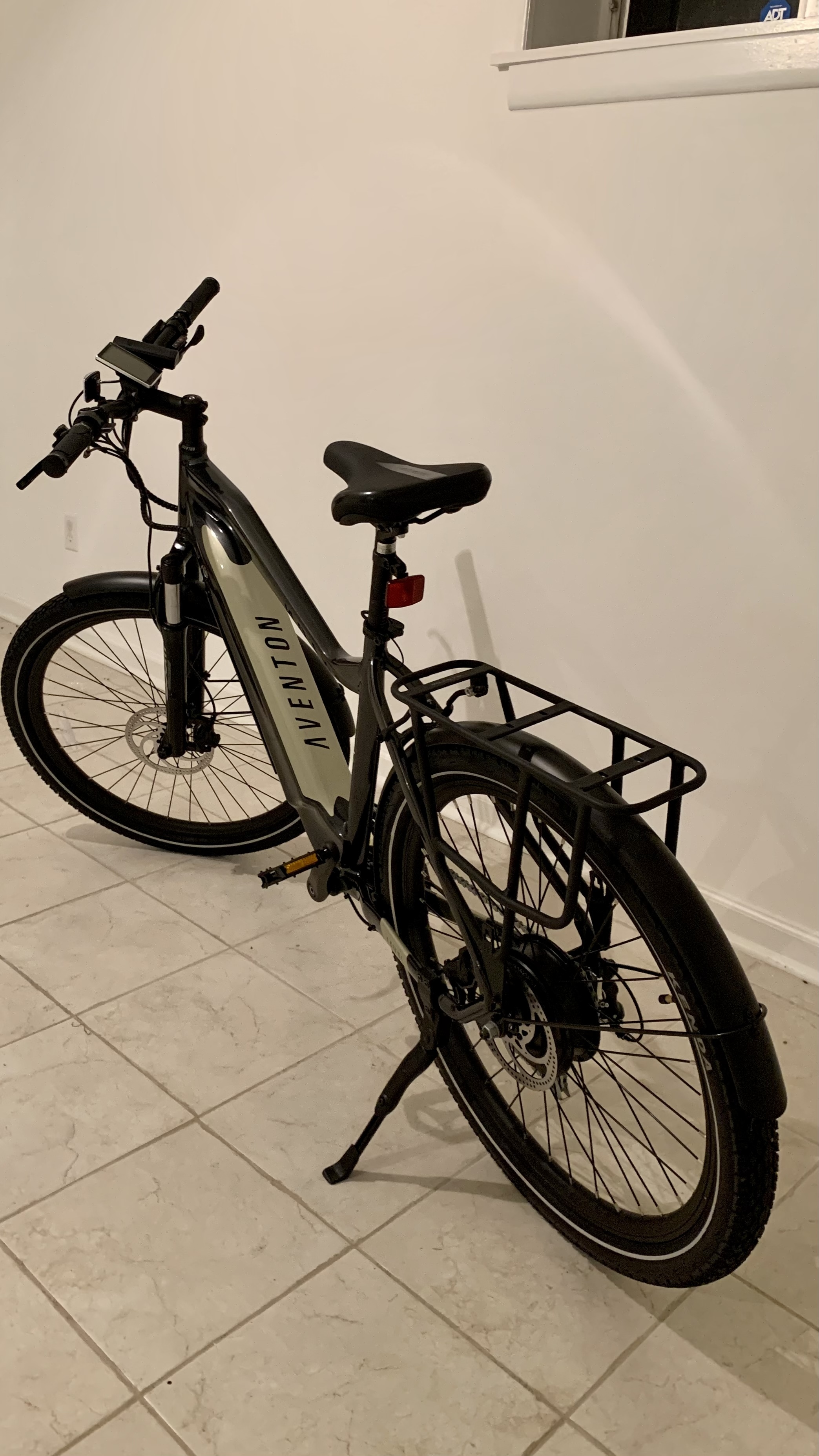 2020 Aventón Level