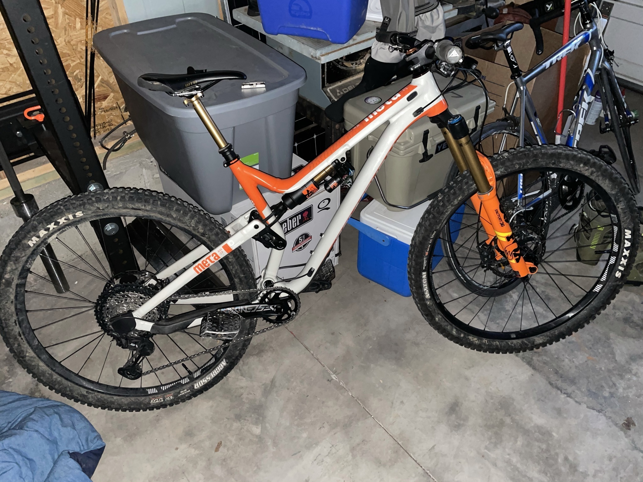 Stolen 2020 Commencal Bikes Meta 29 AM Signature Fox Team Edition