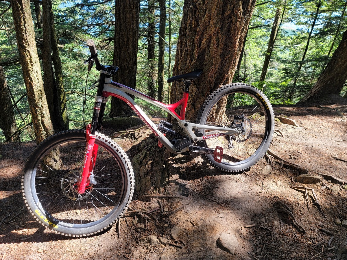 2020 Commencal Bikes Supreme