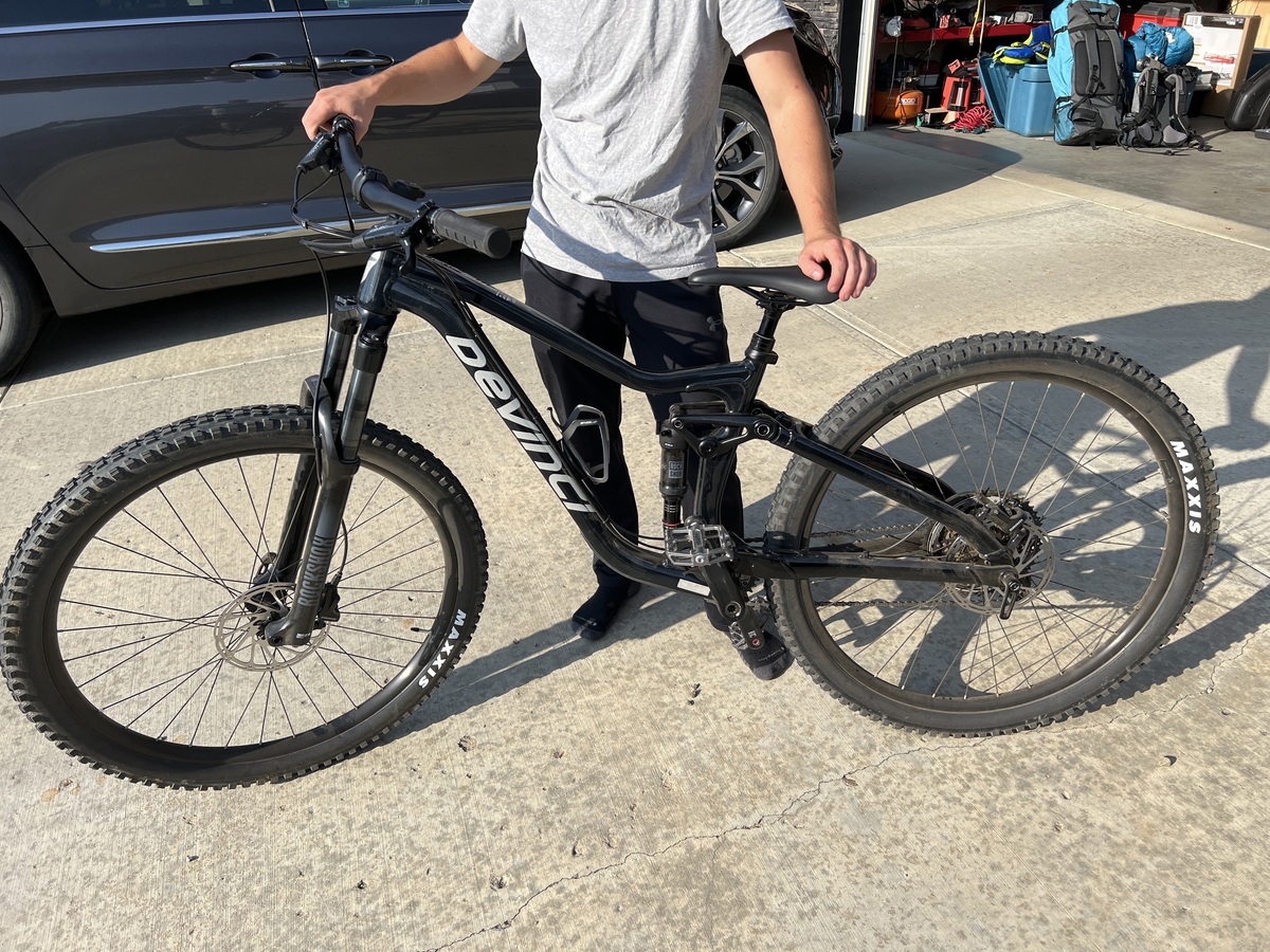 2022 Devinci Marshall