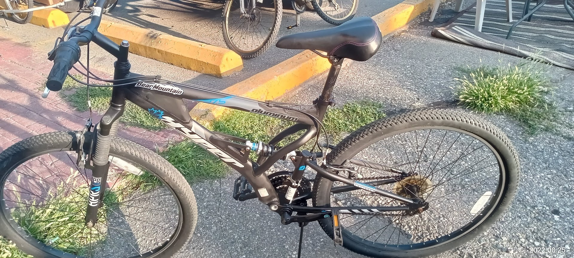 2020 Hyper 27.5 inch Hyper Bear Mountain Bike