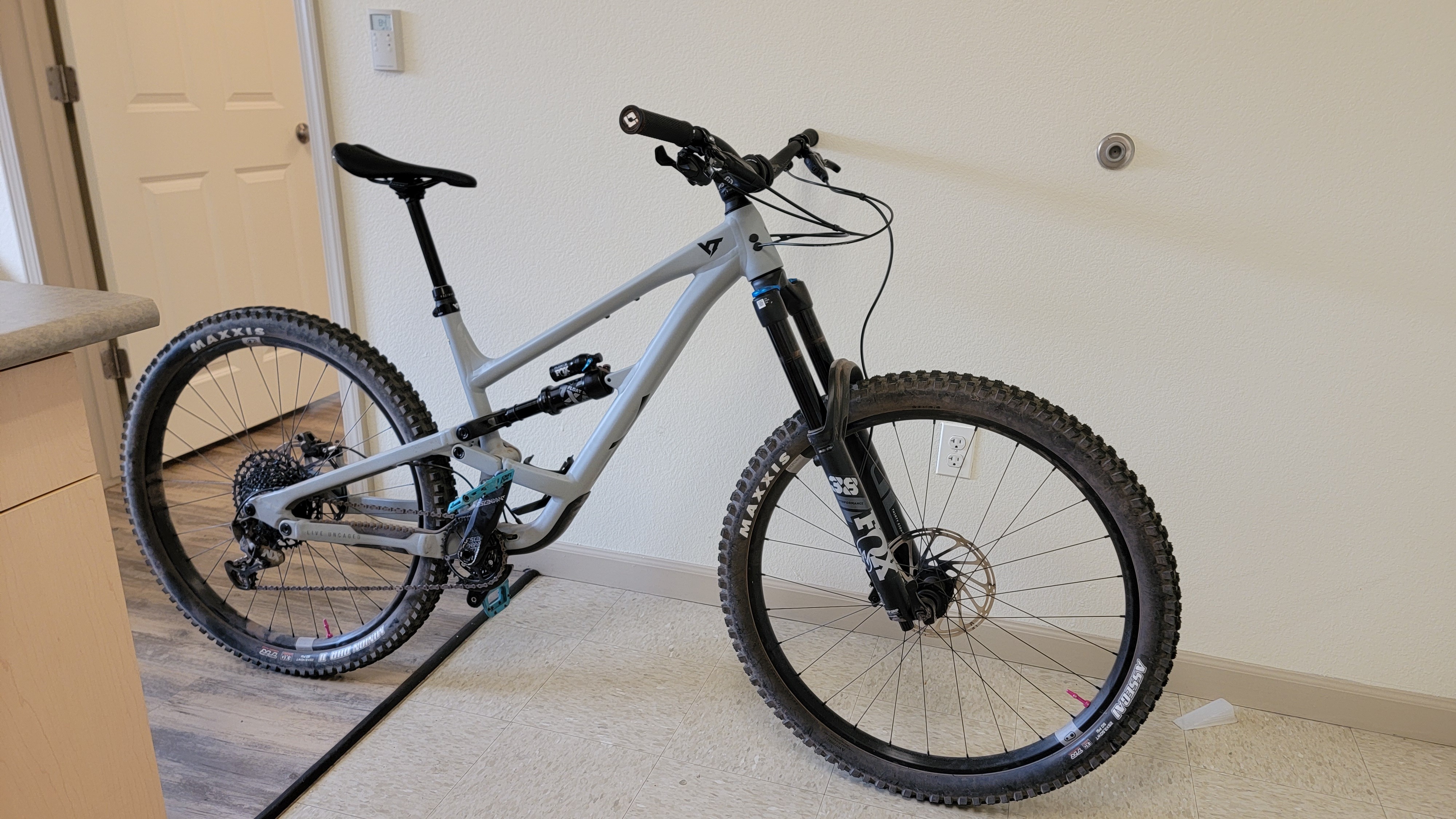 2022 YT Capra Core 2