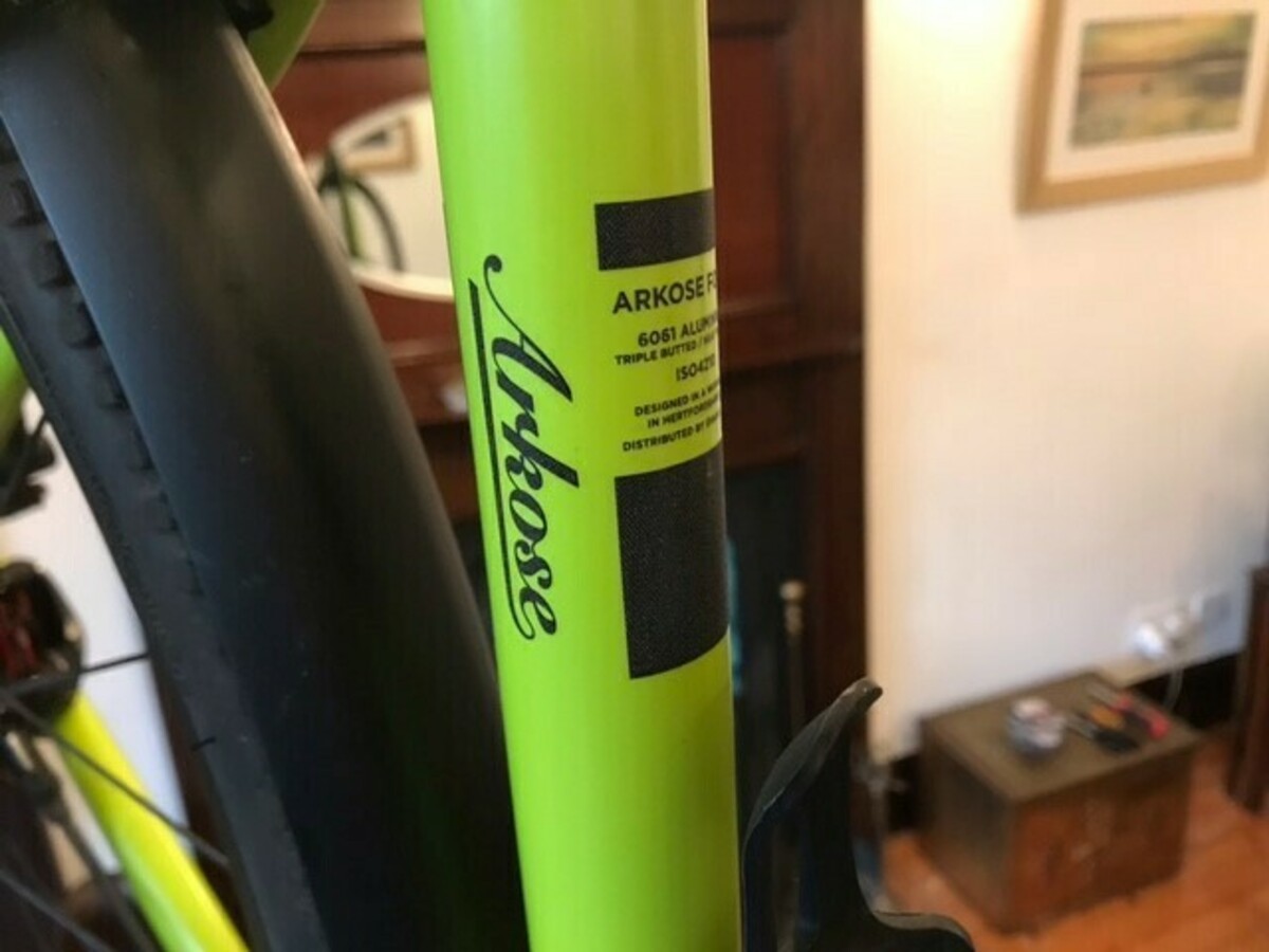 2017 Evans Cycles PINNACLE ARKOS 4