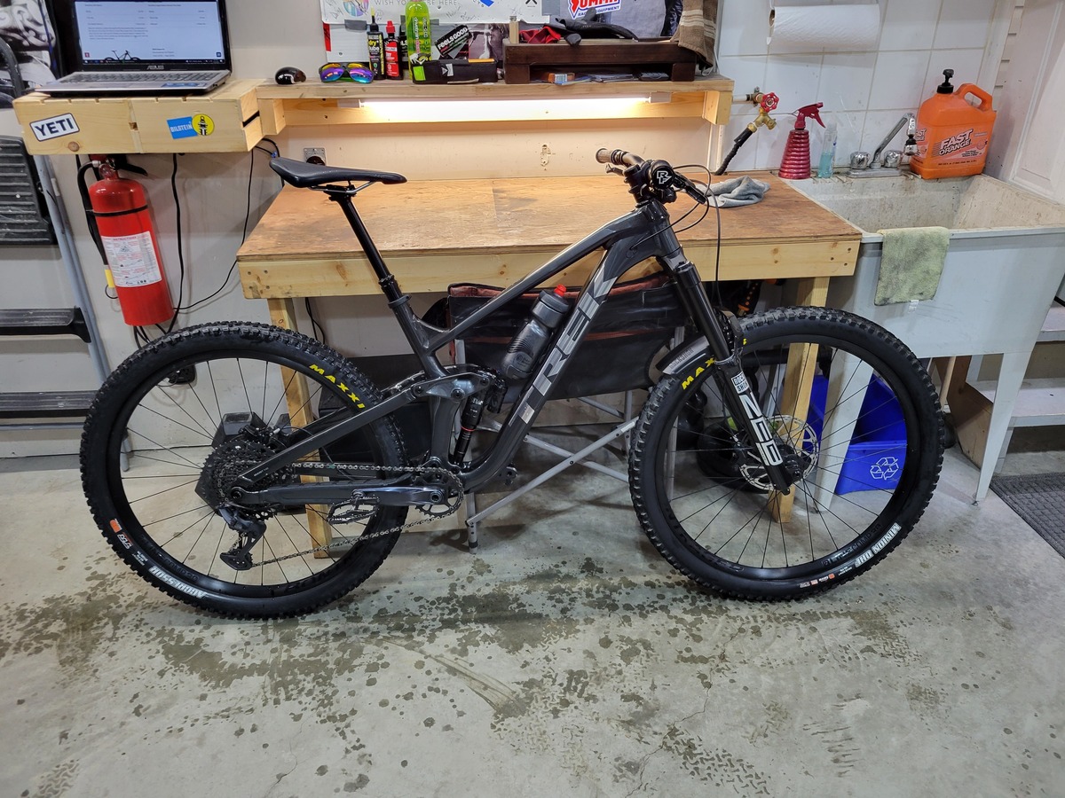 2022 Trek Slash 8