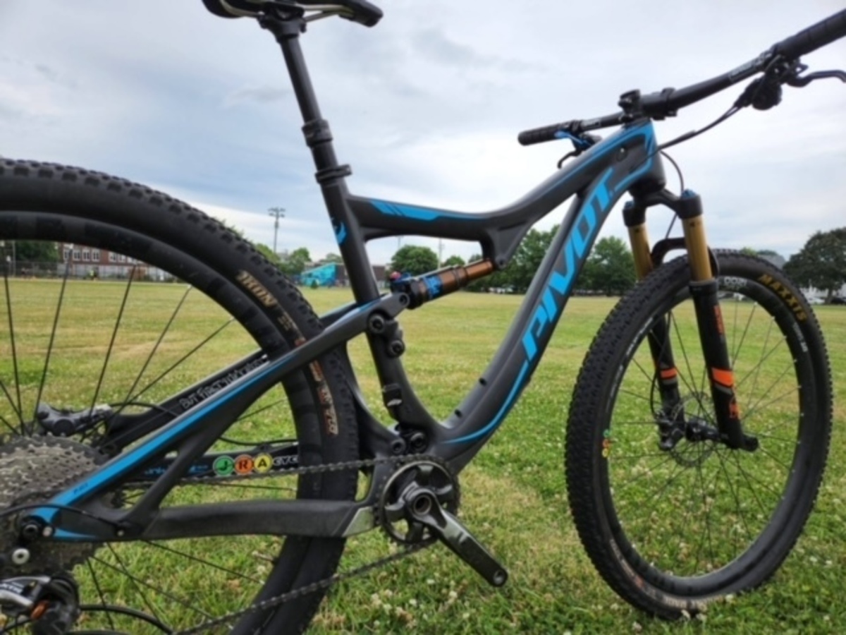 Stolen 2018 Pivot Mach 429 Carbon SL
