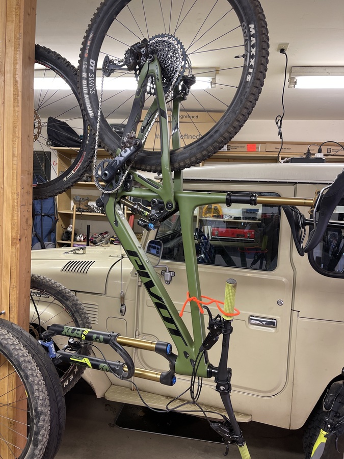 2020 Pivot Switchblade