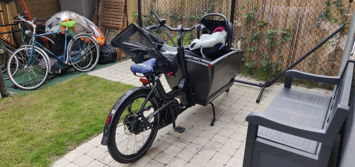 2022 Urban Arrow Family Cargo Line cargo bike (front storage)