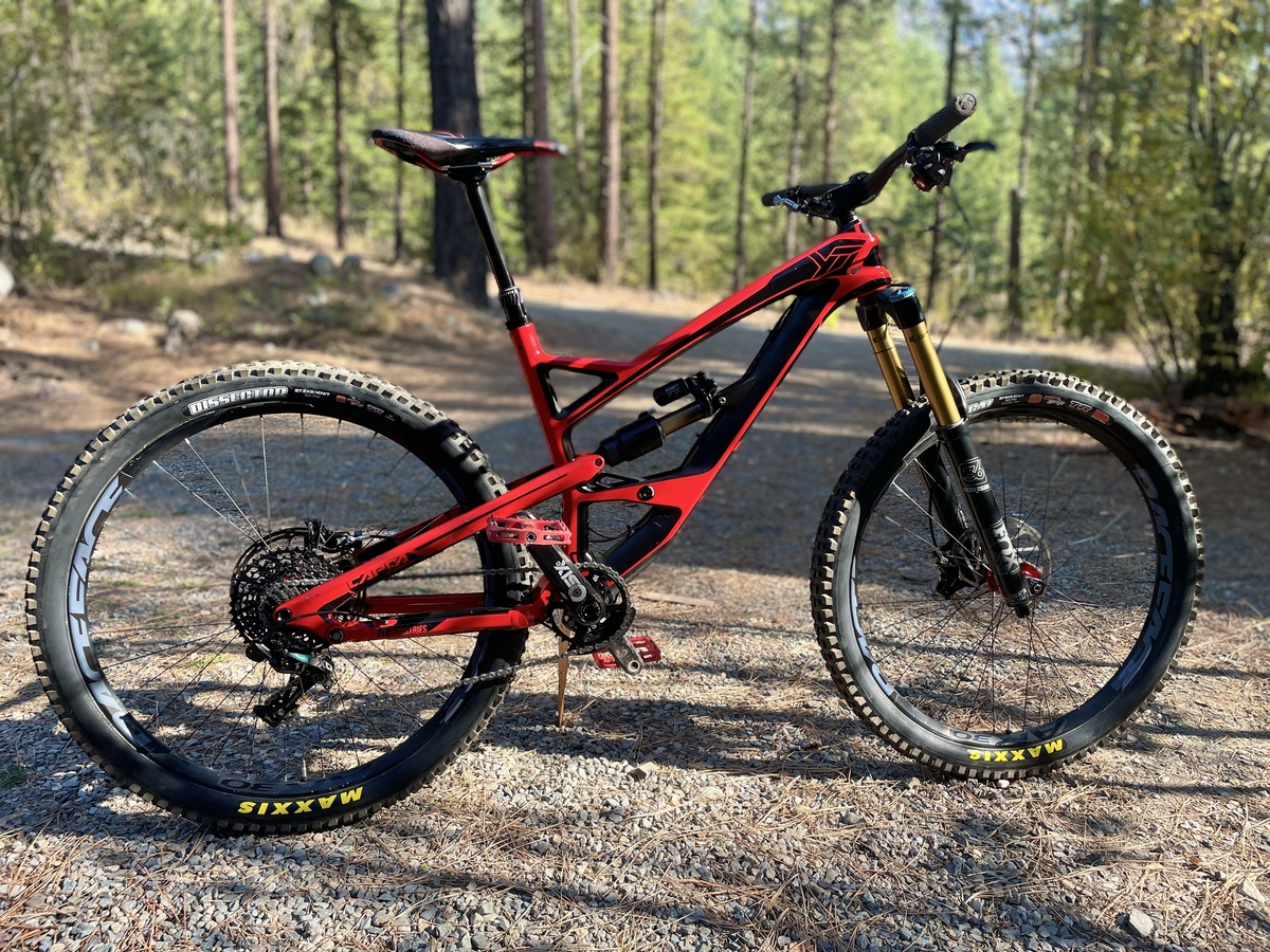 2016 YT Capra CF Pro Race