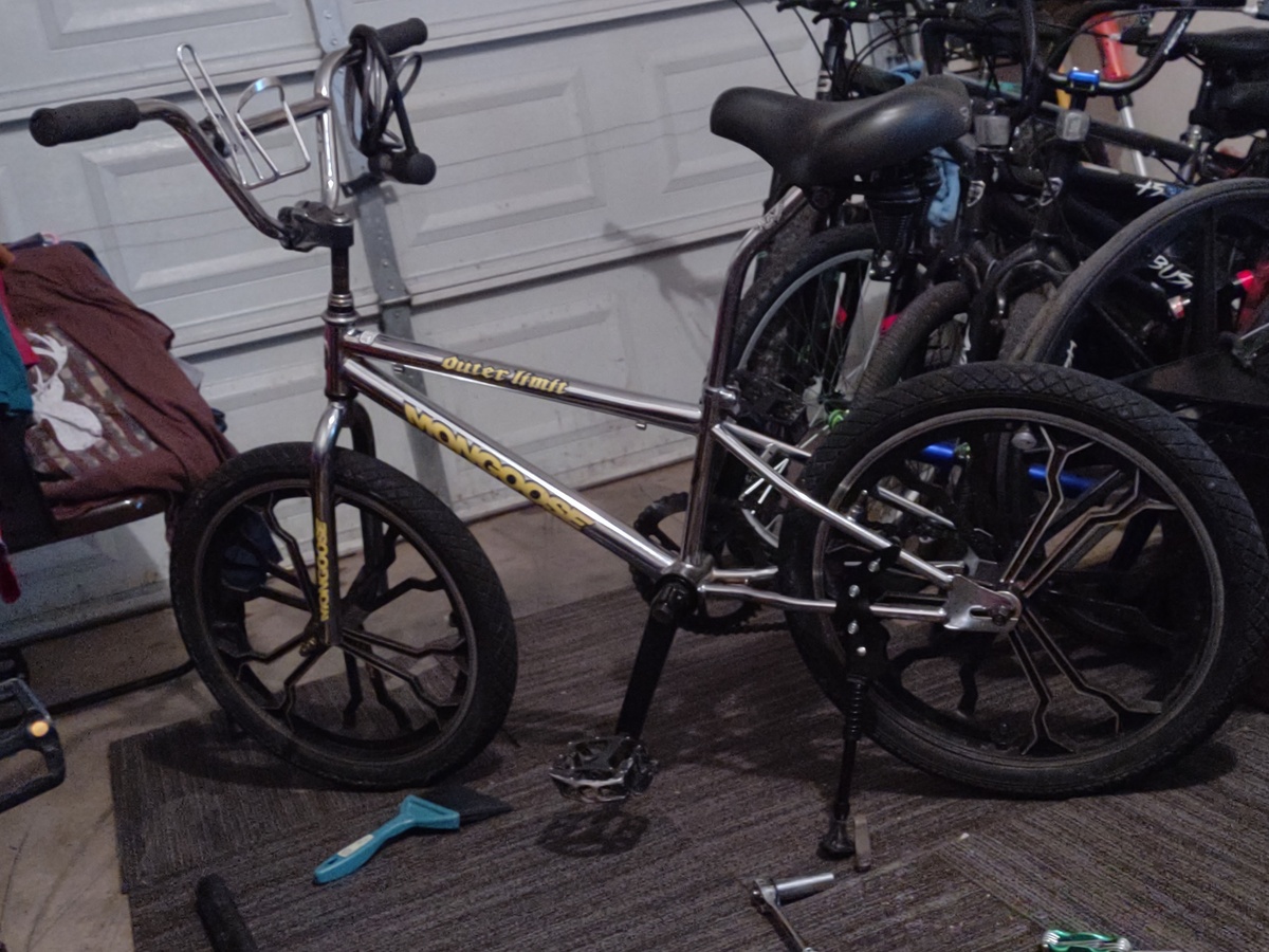 1998 Mongoose Outer limits