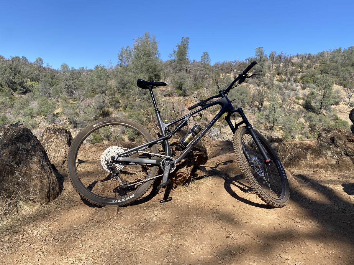 2022 Rocky Mountain Bicycles Element