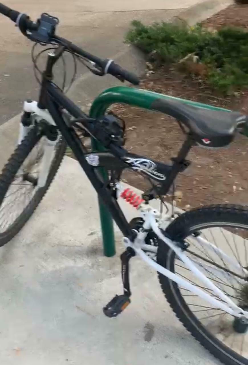 Unknown it has a yeti sticker Black with red shocks