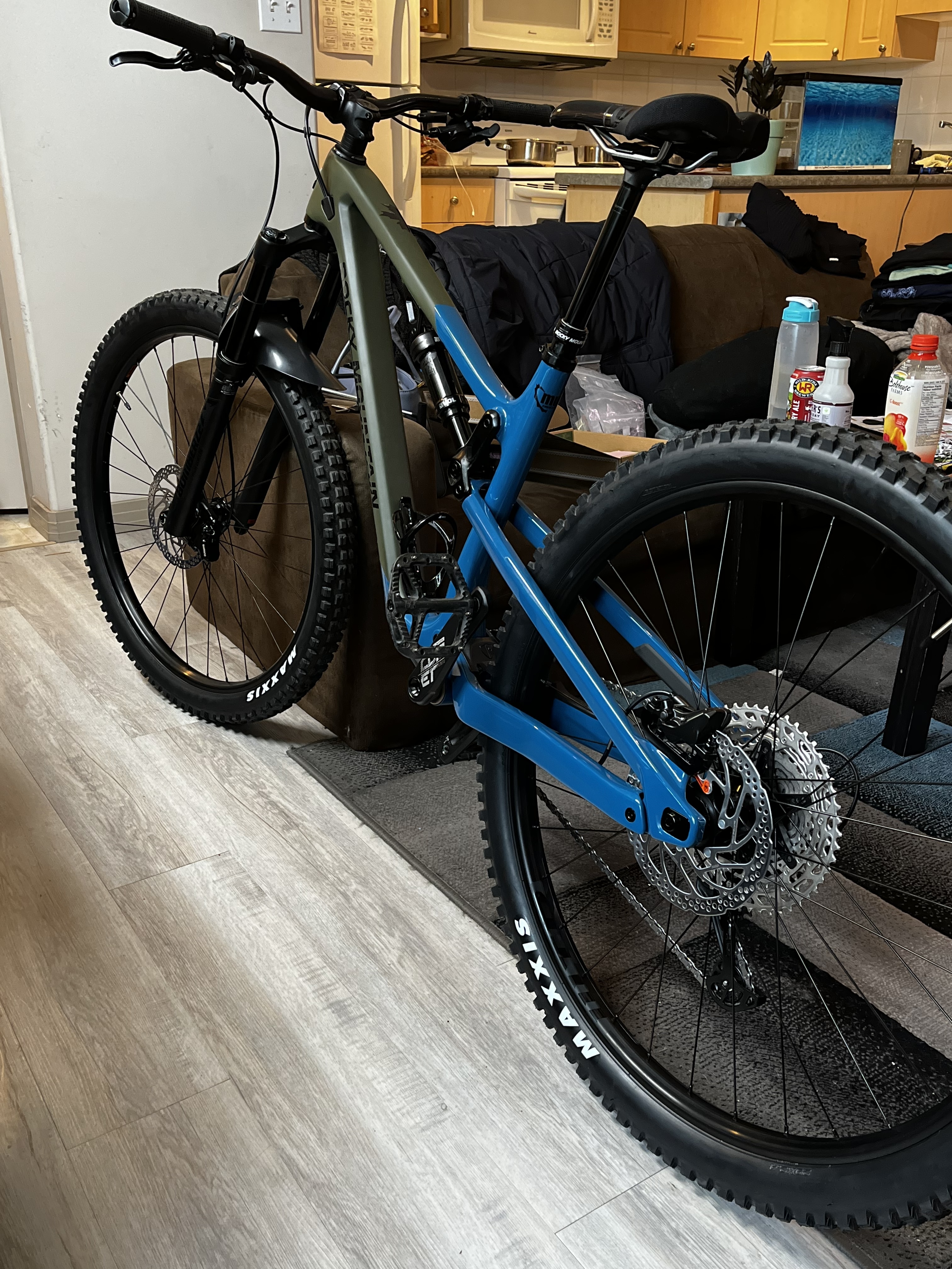 2022 Rocky Mountain Bicycles Instinct C30 Medium