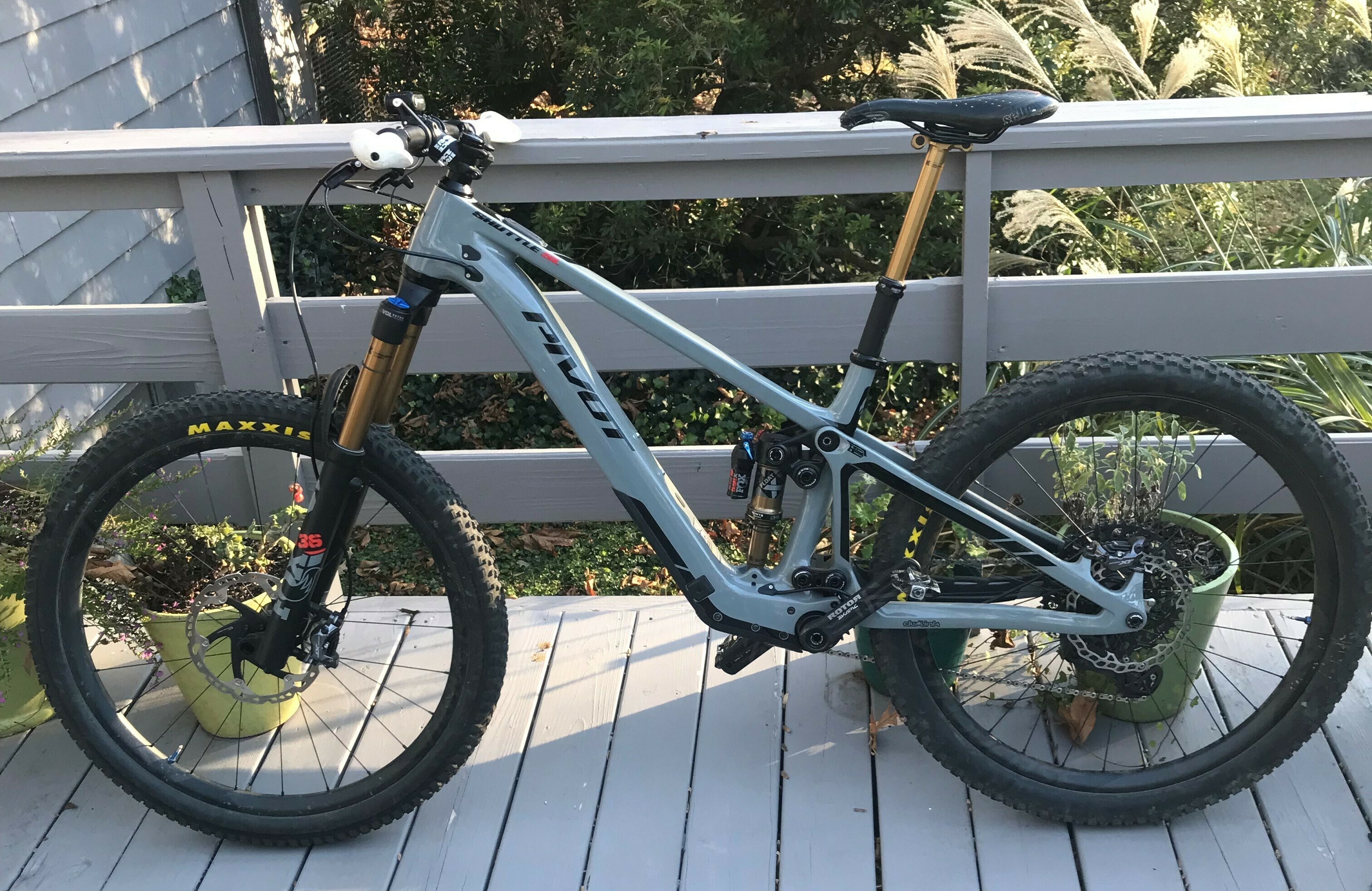 2023 Pivot Shuttle SL