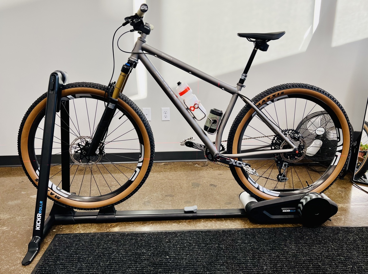 Moots Cycles Womble - X01 Eagle AXS, logo, Enve M6...