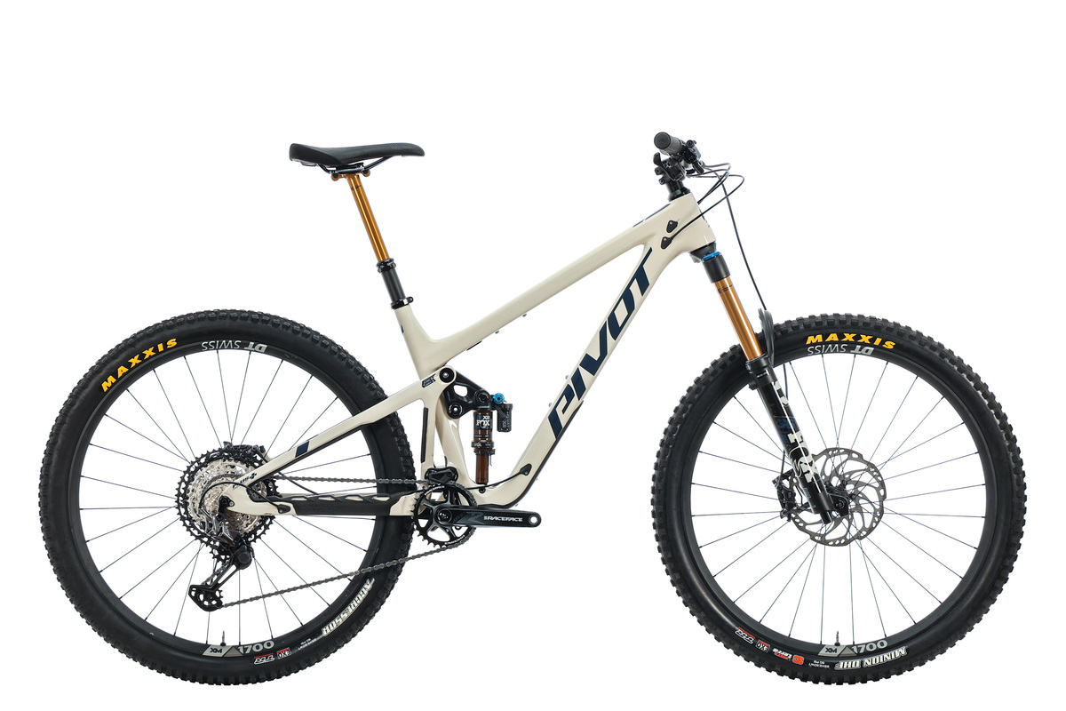 2021 Pivot Switchblade